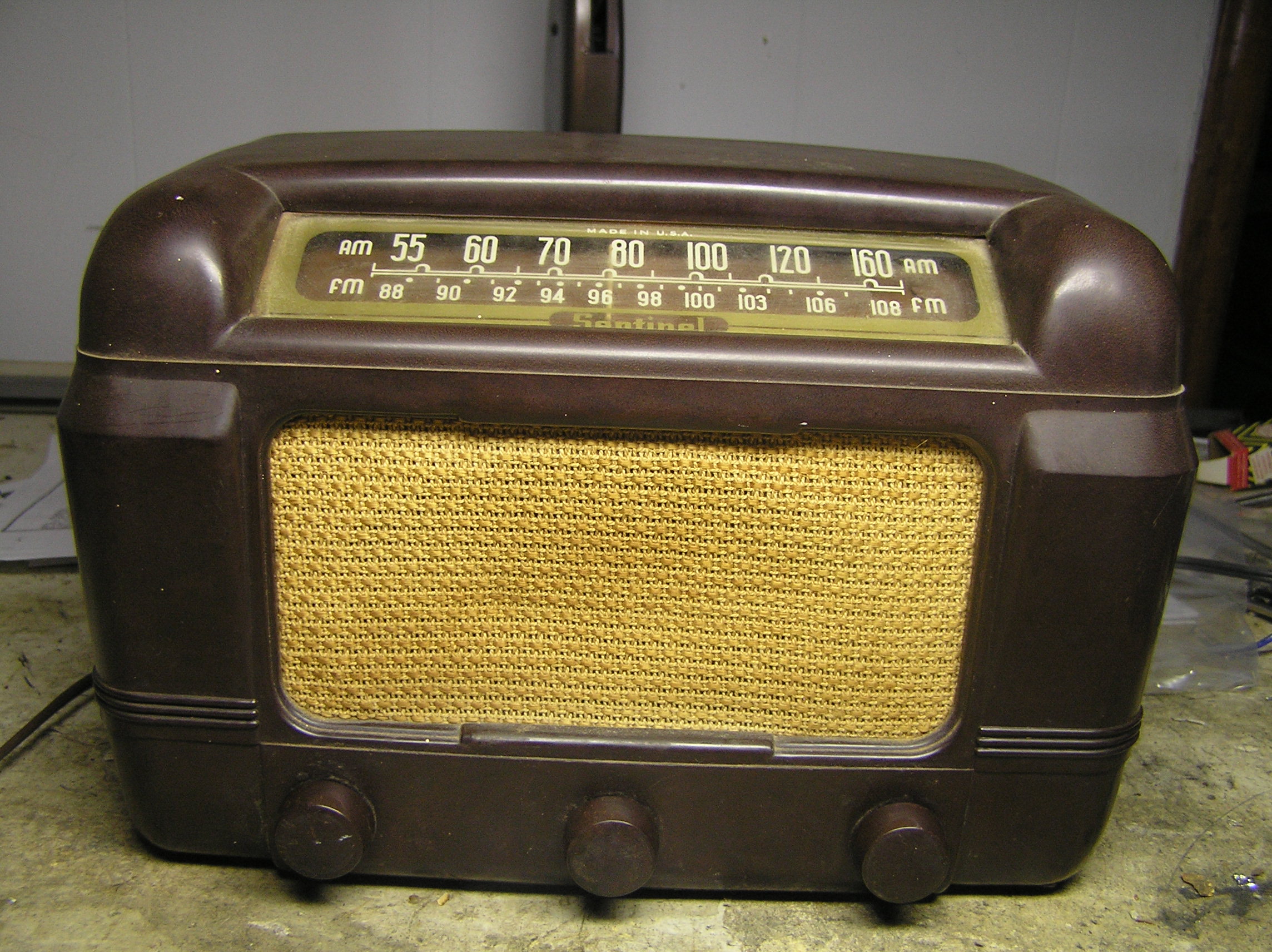 Sentinel 333W AM-FM Table Radio