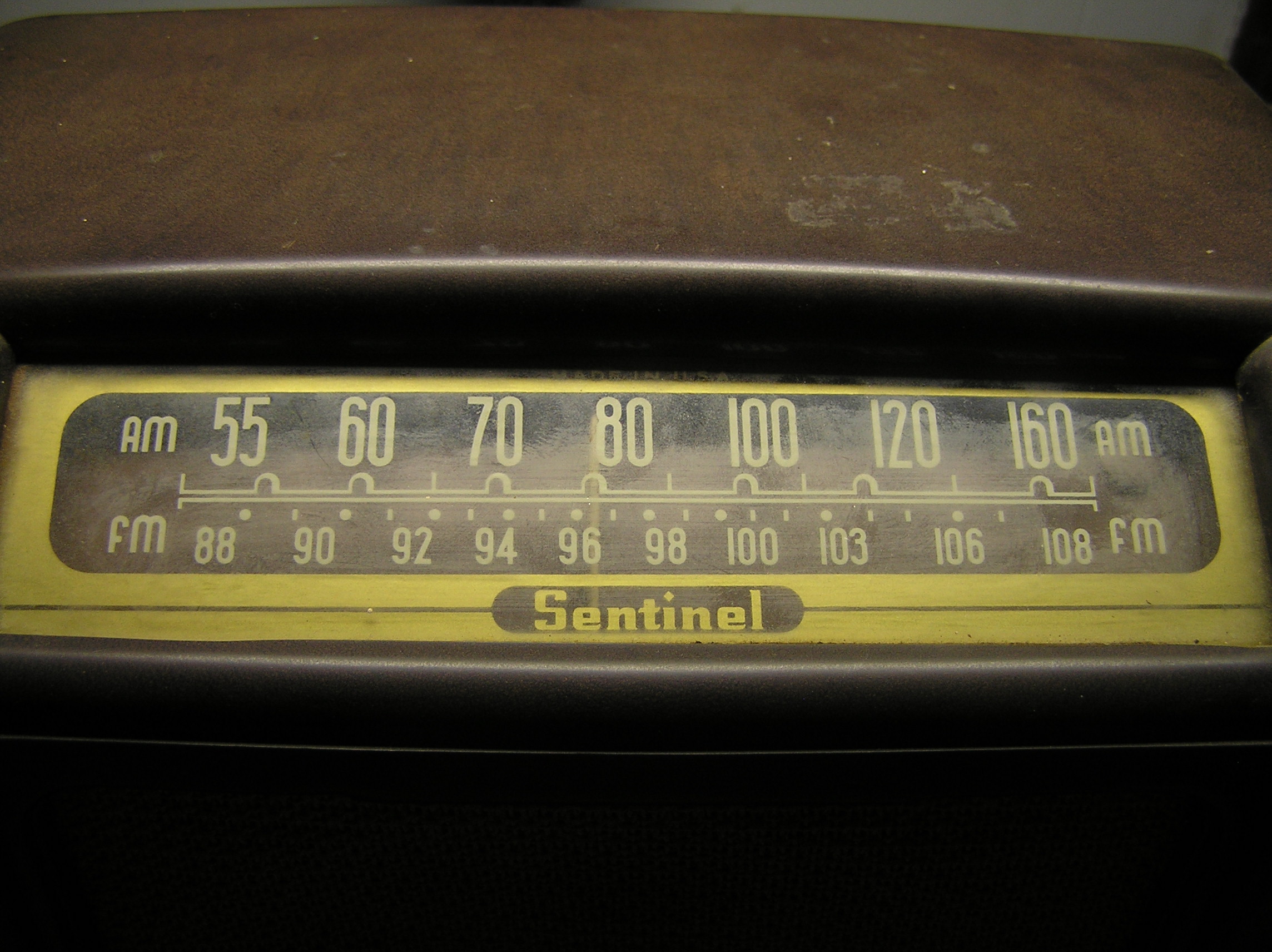 Sentinel 333W AM-FM Table Radio